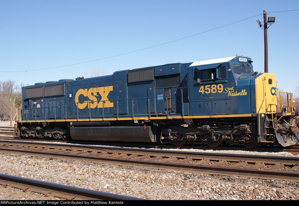 Another view of CSX 4589